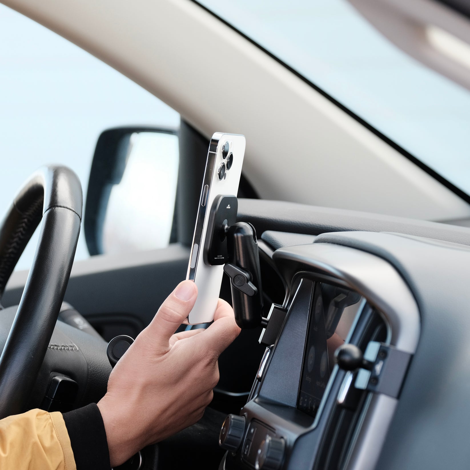2015-2022 Chevy Colorado | GMC Canyon MagSafe Phone Mount – OFFROAM